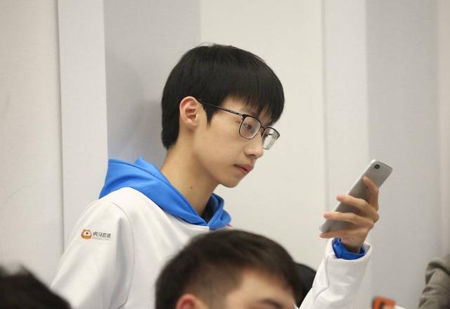 WB.TS惨遭成都AG超玩会零封 新科冠军尝到今年BO7首败